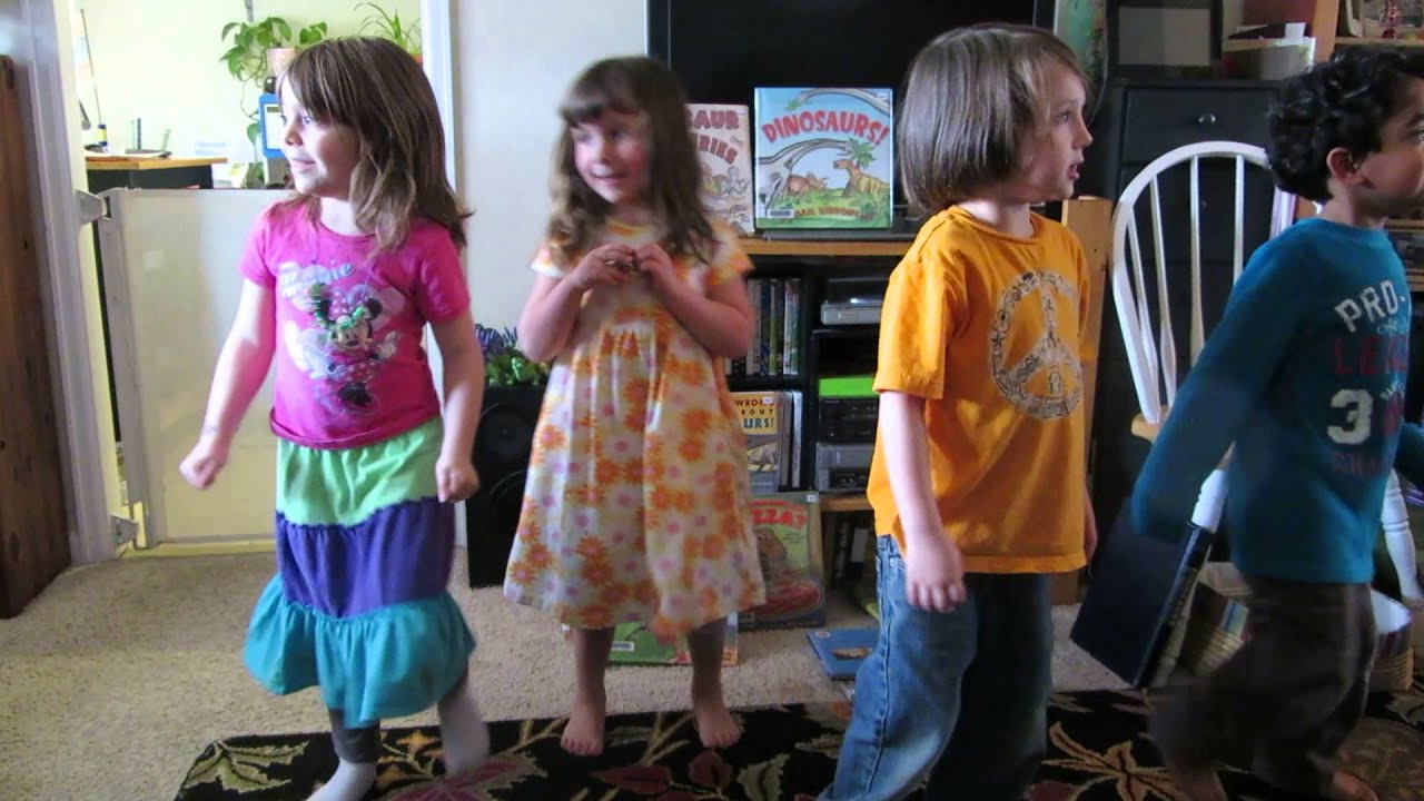 Little Sprouts singing "Dino Diddy" - YouTube