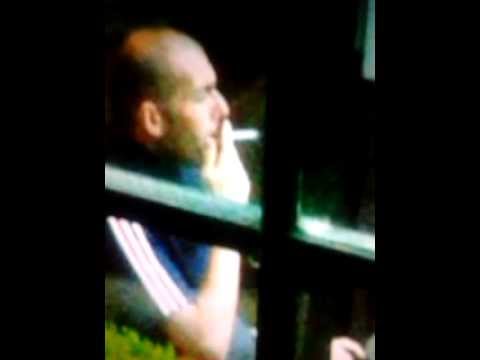 Zidane fumando / Zidane smoking - YouTube
