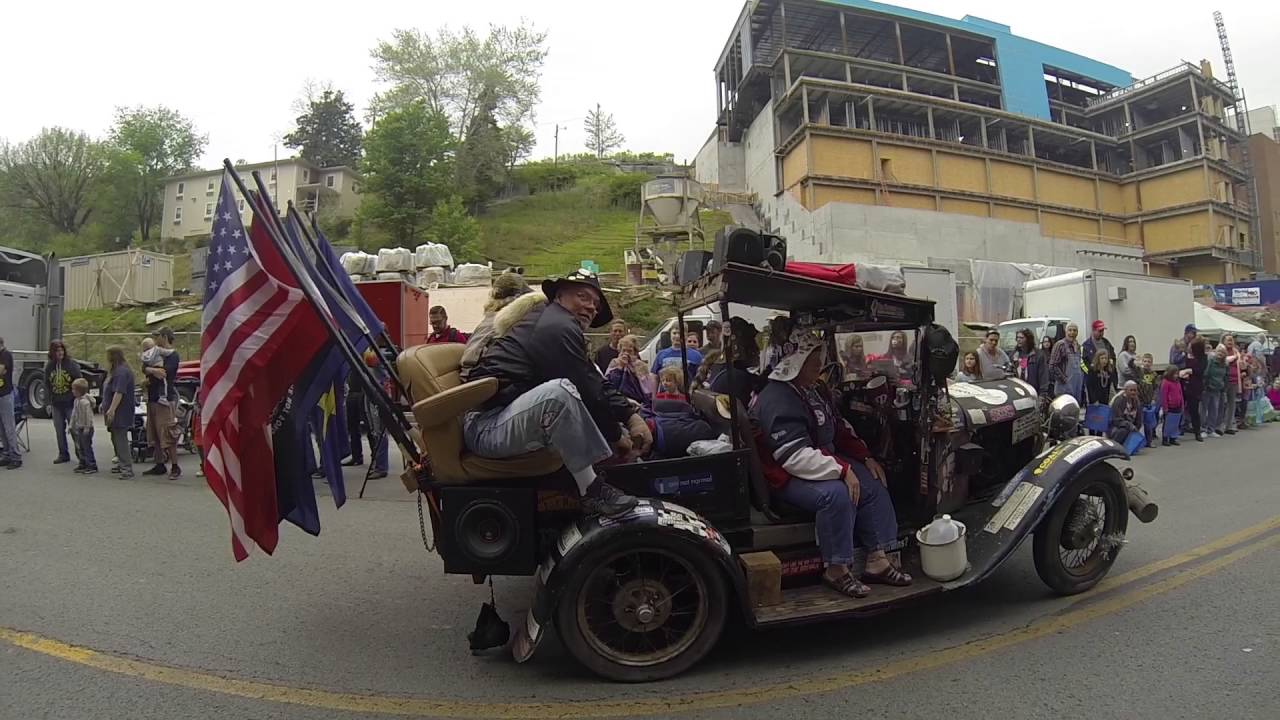 Hillbilly Days 2016 - Parade sights and sounds - YouTube