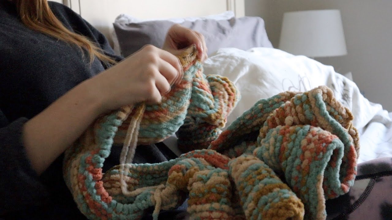 ASMR | Knit with Me (No Talking) - YouTube