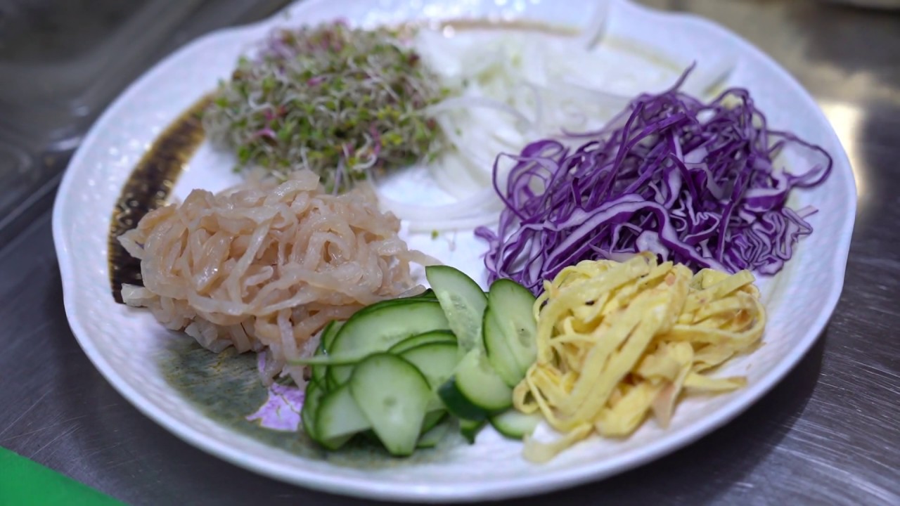 Jokbal (pork feet) cooked with jellyfish-Korean street food - YouTube