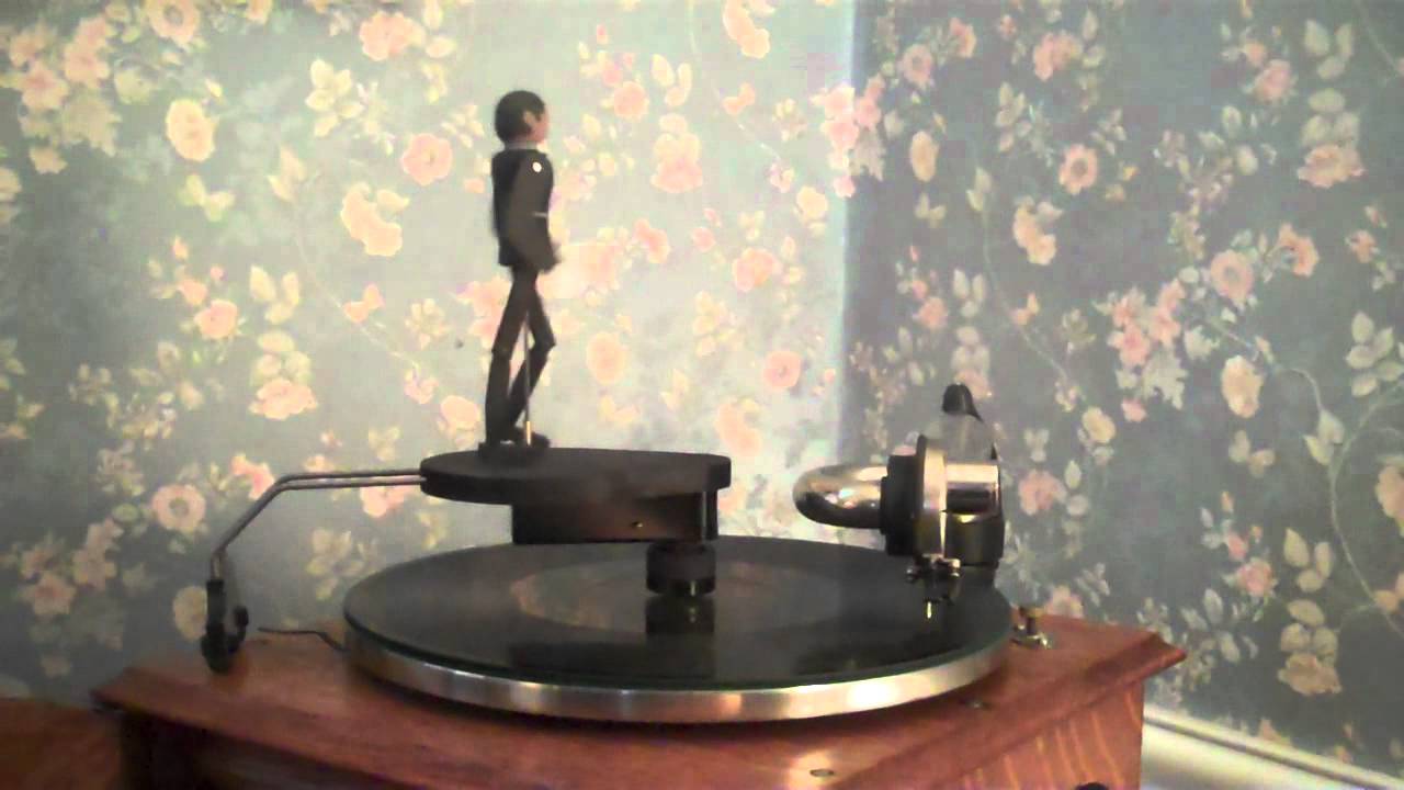 Victor Phonograph Toy Jig Dancing To Eddie Cantor Singing Ma - YouTube