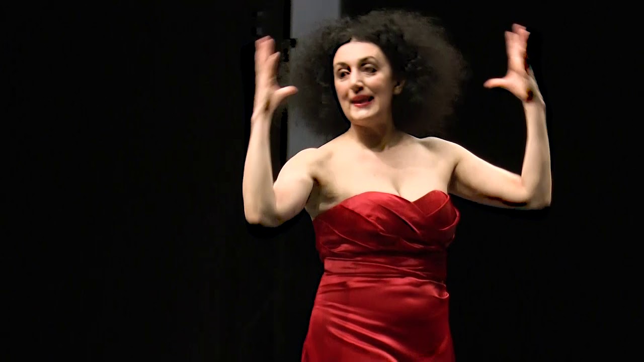 MOVING WITH PINA | DANZA - YouTube