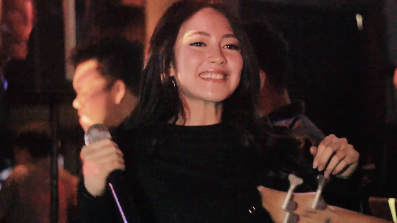 Nadhif feat. Deanda Puteri at Chaplin's Bandung. - YouTube