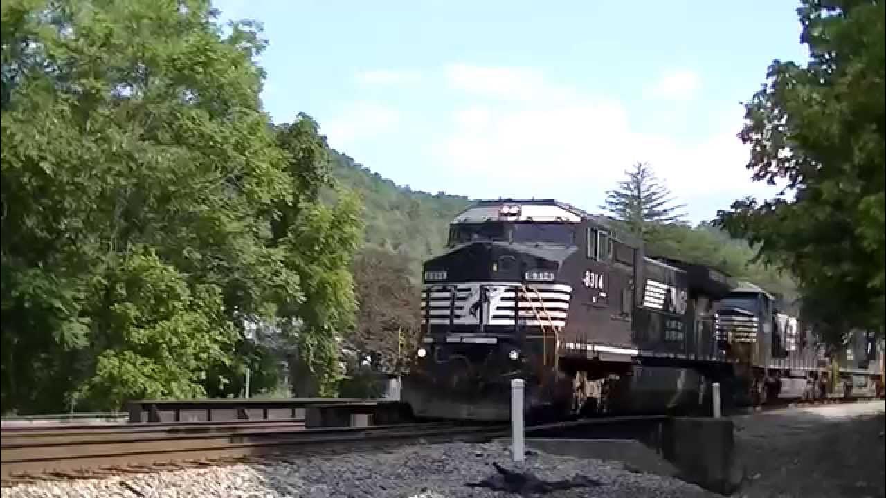Conductor Shepard Waves from NS 217 at Elliston, VA - YouTube