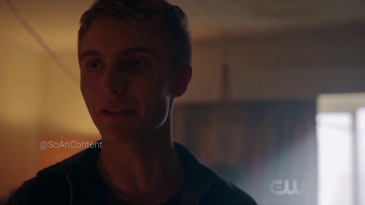 Riverdale 2×10 Alice sees her son| Betty meets Chic Cooper - YouTube