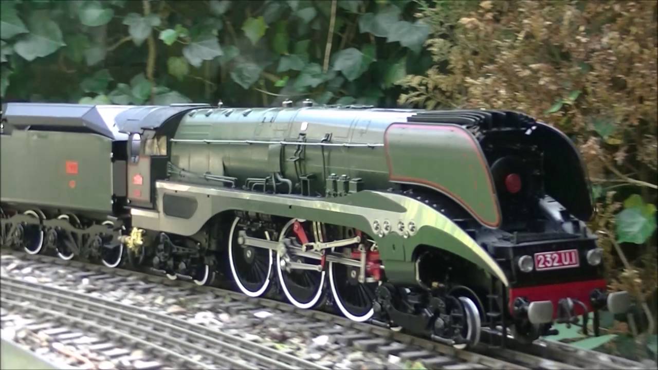 ASTER Train Bleu Live steam with SNCF 232 U1 - YouTube