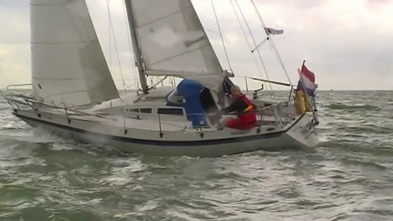 Singlehanded Sailing on a Granada 27 (2012) - YouTube