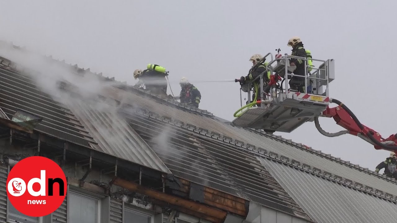 Firefighters tackle huge fire in Vienna shopping centre - YouTube