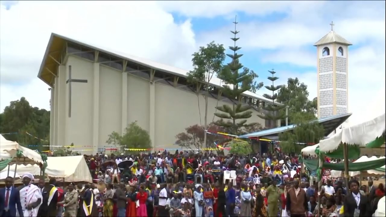 La visita a Mapanda per l'ordinazione del Vescovo Mwagala - YouTube