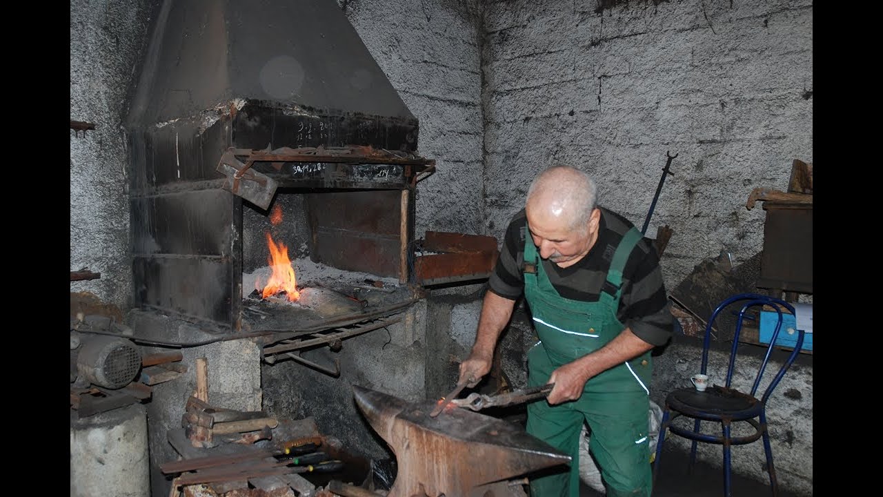 Les Derniers Forgeron De Kabylie , Village Ath Abdelmoumene à Ouadhias ...