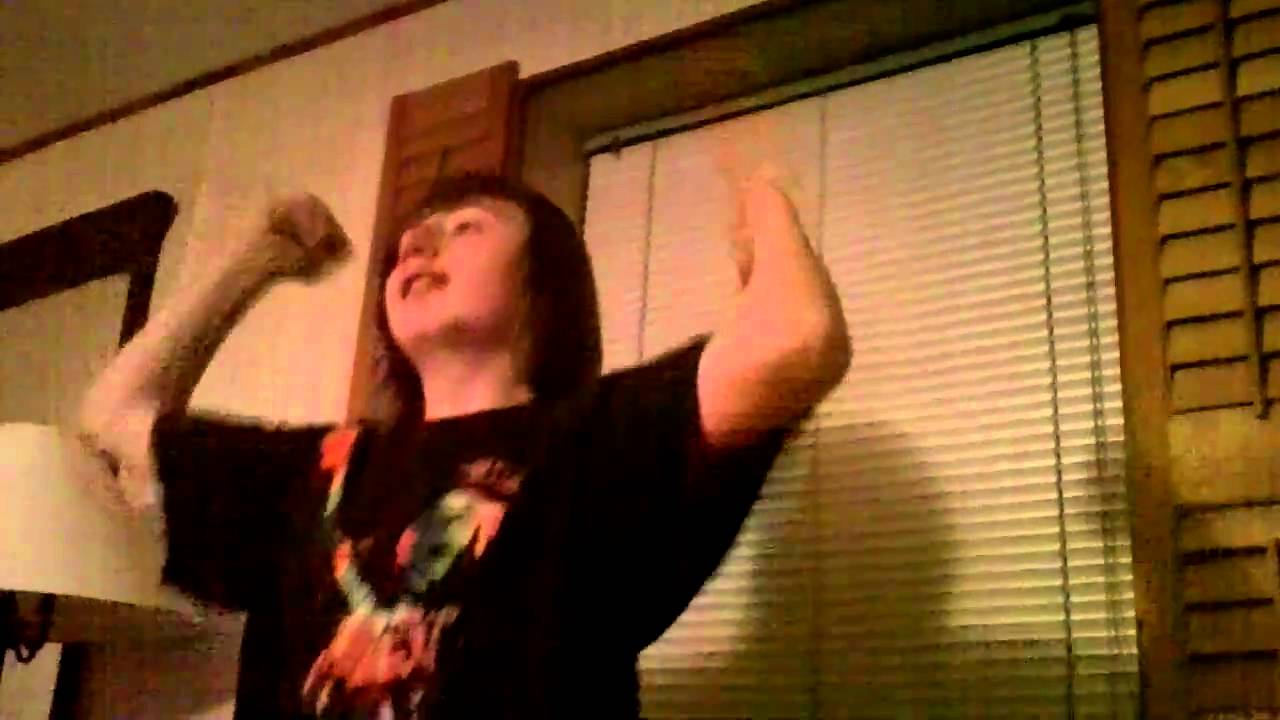 Kid fails on dance central 'evacuate the dance floor' for kinect - YouTube