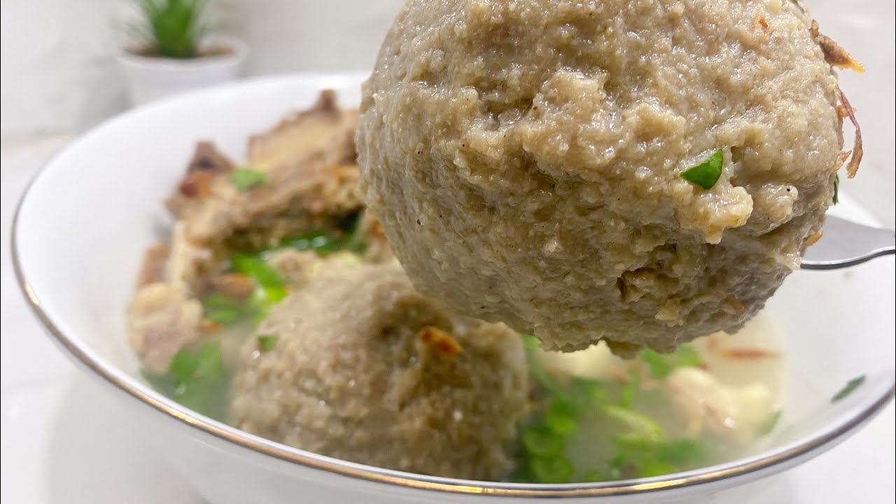 RESEP BAKSO DAGING SAPI JUMBO RUMAHAN ENAK BANGET - YouTube