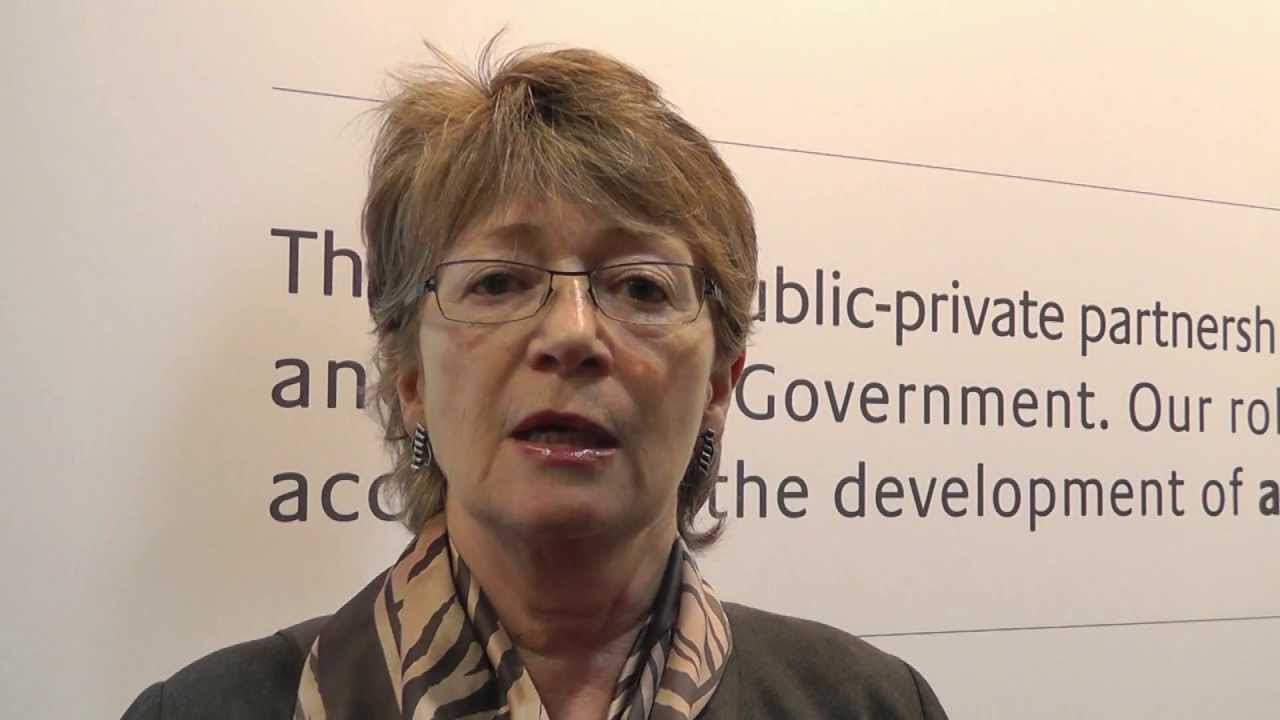 Angela Whelan discussing Ecofin joint report with ETI at All Energy ...