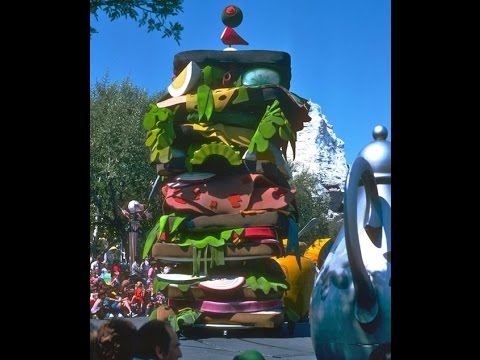 What was this HUGE Sandwich doing in a Disney Parade? Disneyland World ...
