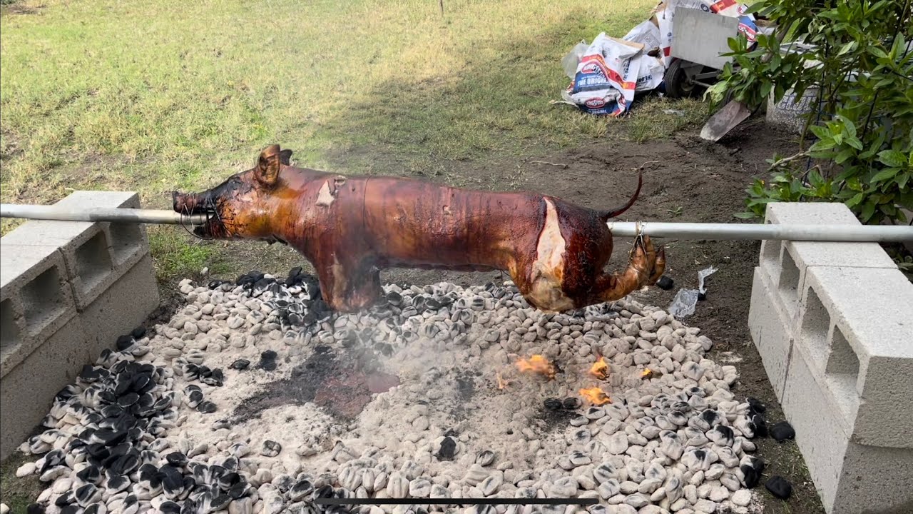 Delicious Barbecue pig - YouTube