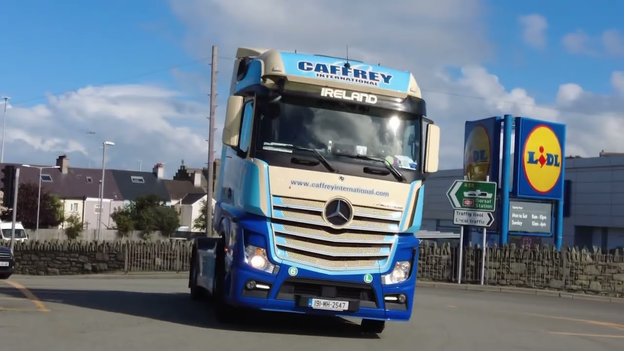 Irish Lorries Holyhead Port - YouTube