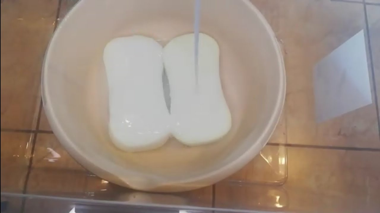 ASMR sponge squeezin, white sponges 🤍🤍 . ASMR gąbki - YouTube