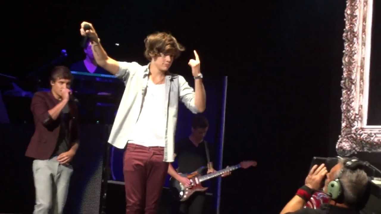 One Direction singing Teenage Dream LIVE (HD) - YouTube