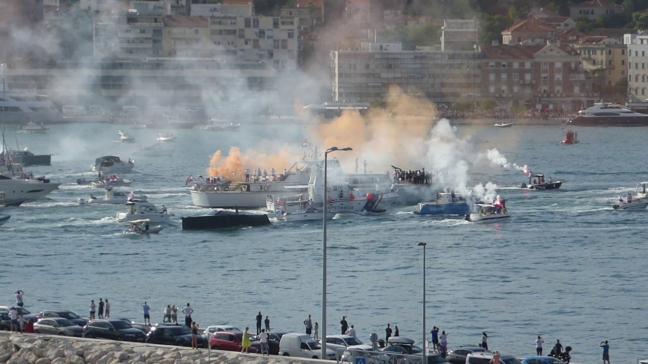 Croatian World Cup Football Team flotilla - Split 17 Jul 2018 - YouTube