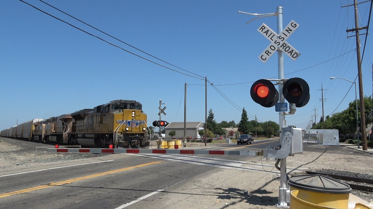 *New Signal* UP 9097 LT1 Switcher Runs ILTLB Switching - Airport Way ...