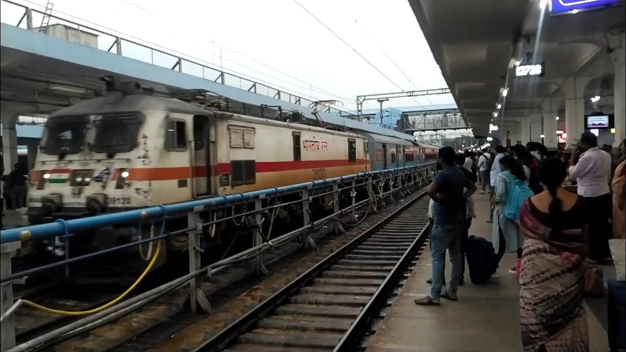 Narayanadri Express Train Lingampalli to Secunderabad Arrival ...