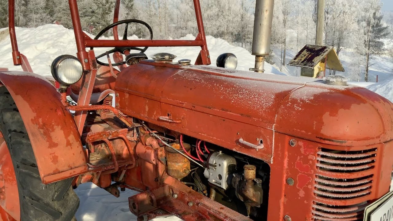 Köp Veterantraktor Volvo T25 med potatisupptagare på Klaravik - YouTube