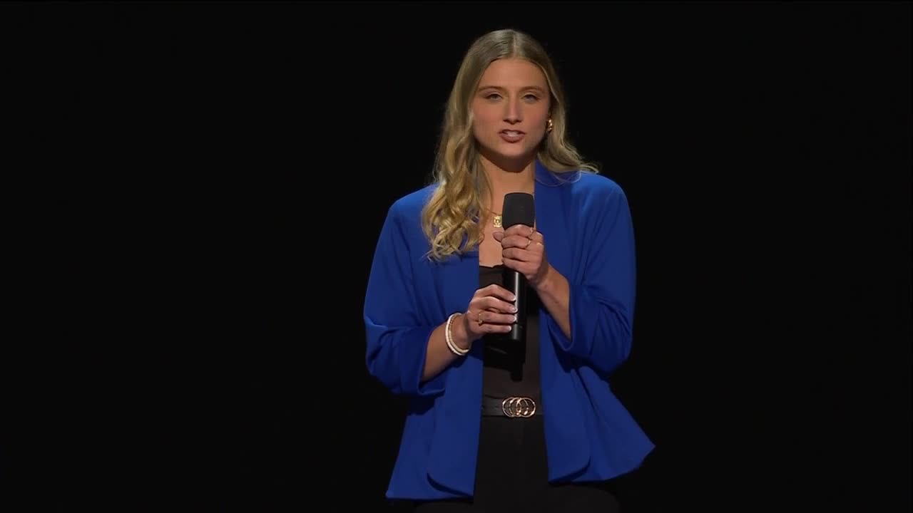 Hadley Duvall speaks about abortion rights at DNC - YouTube