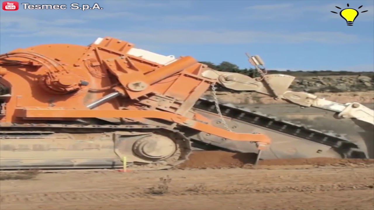 This is a massive trench digger - YouTube