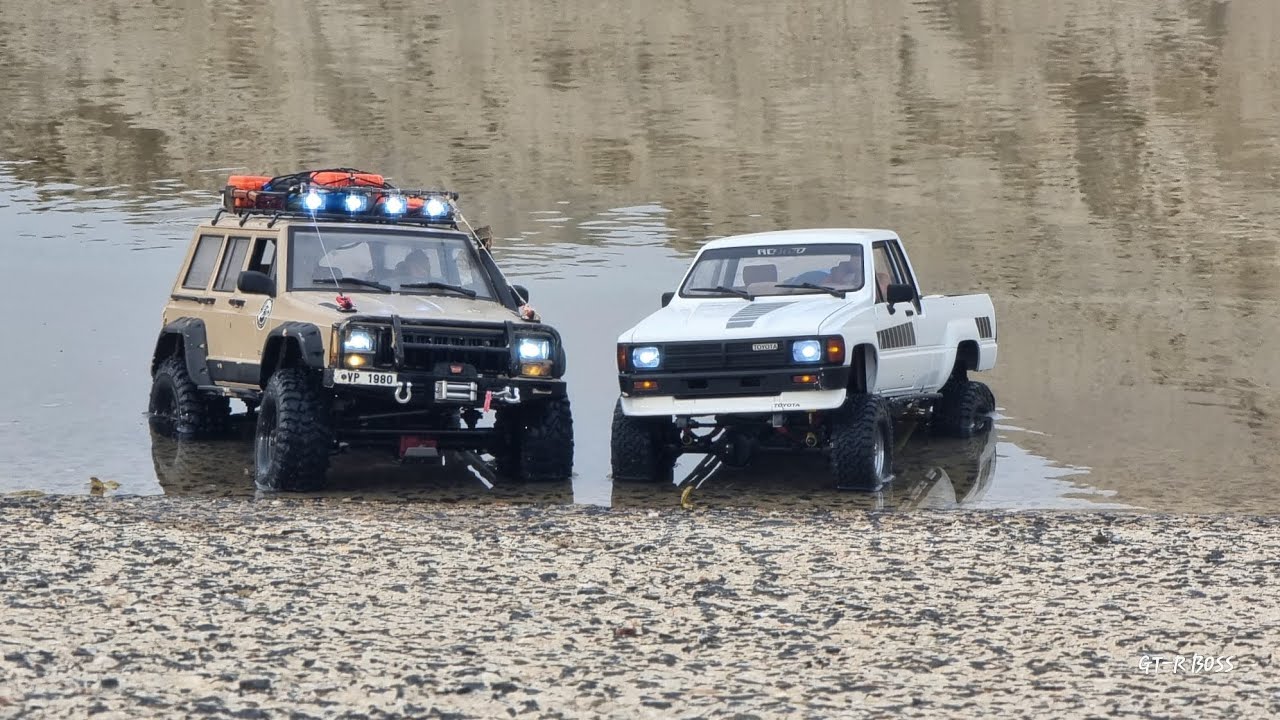 rc realistic scale/rc4wd/toyota hilux/axial scx2/jeep Cherokee - YouTube