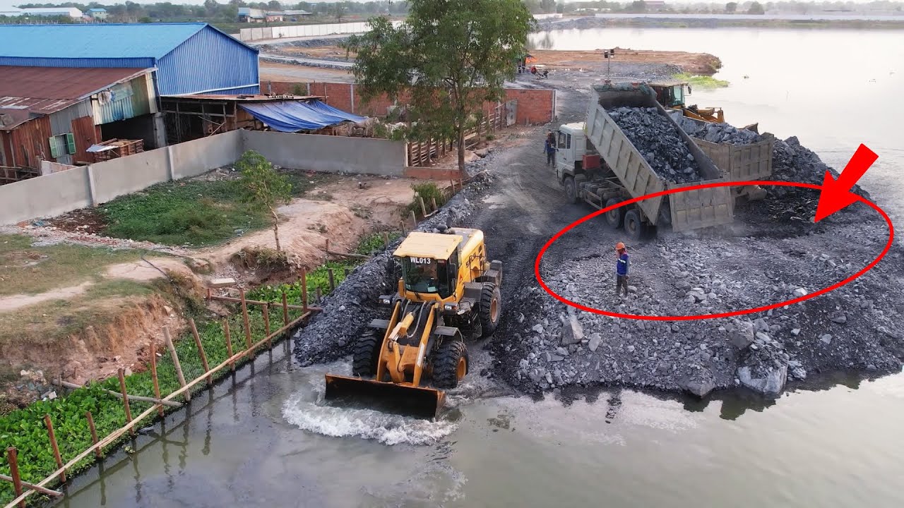 Amazing Powerful Machinery Trucks Extreme Dumping Rock & Wheel Loader ...