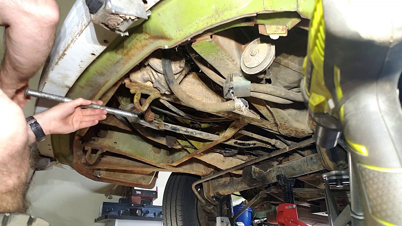 Removing center link steering component 1977 VW Bus. Need the big toys ...