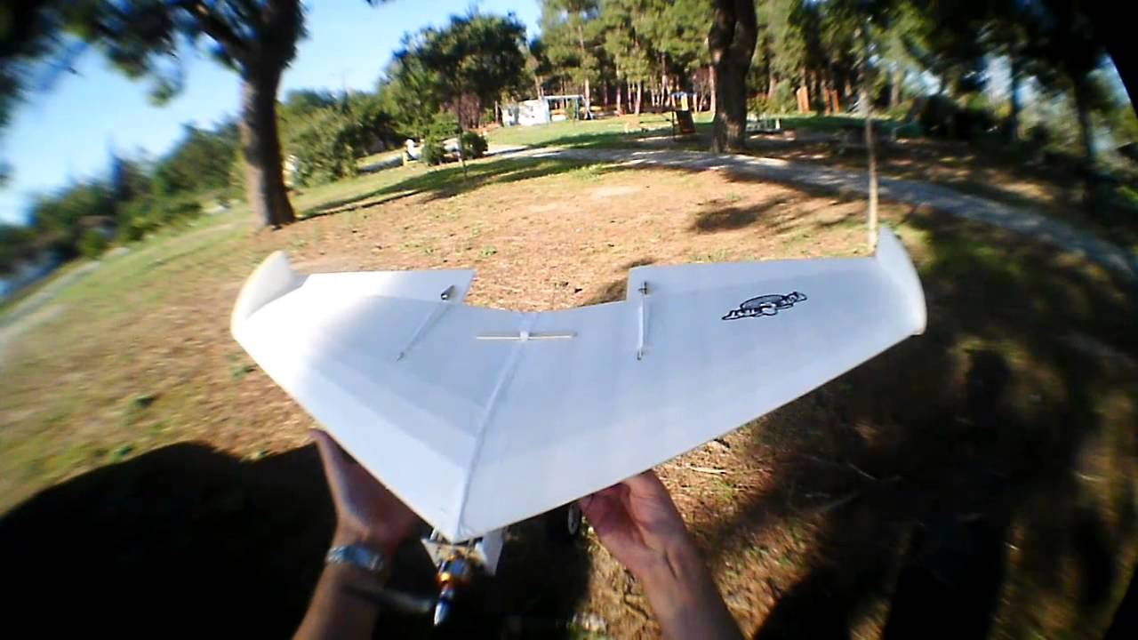 FT versa wing, maiden flight of my very first build. Some flyby's and ...