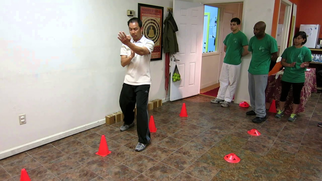 Lo Man Kam Wing Chun - Footwork training - YouTube