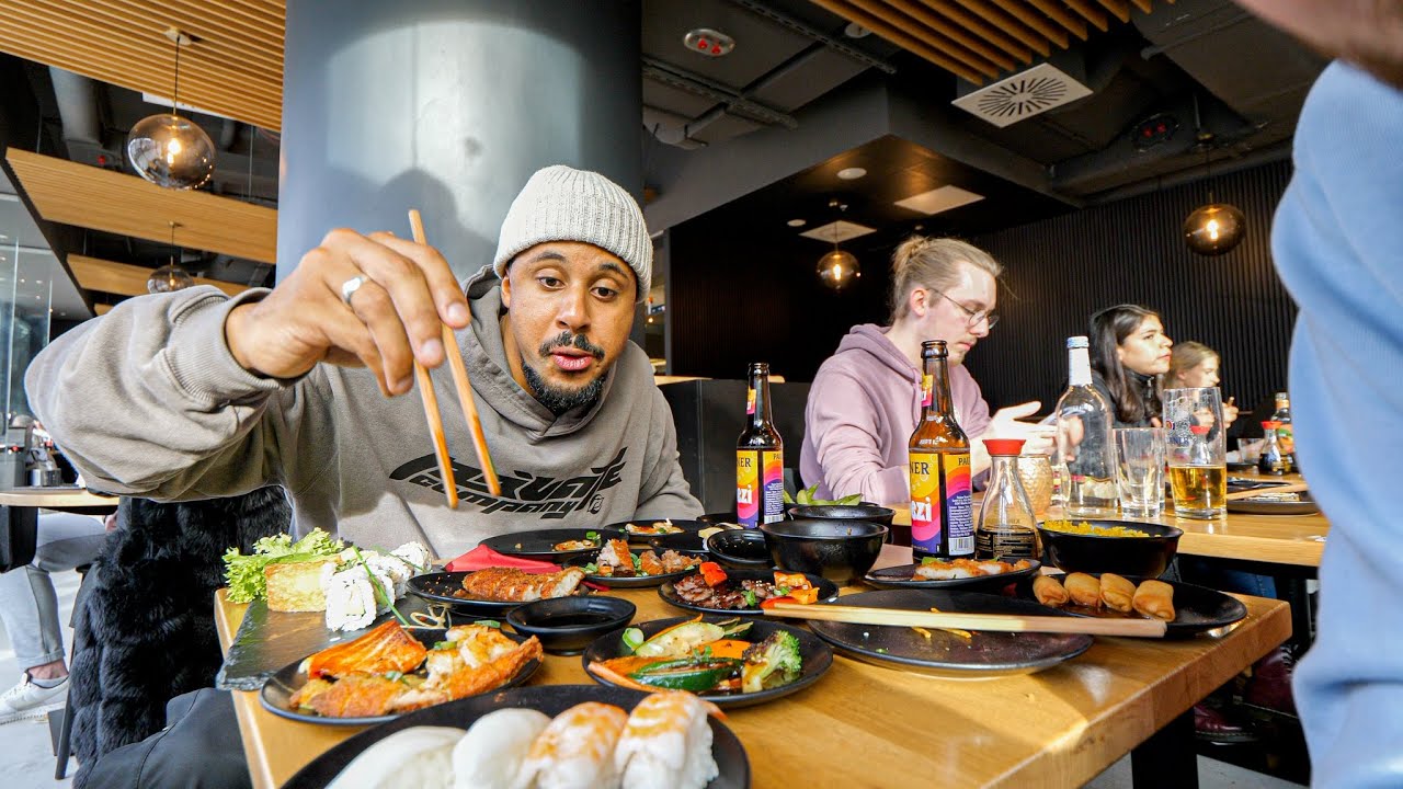 Wir BESTELLEN ALLES in diesem Restaurant. - YouTube