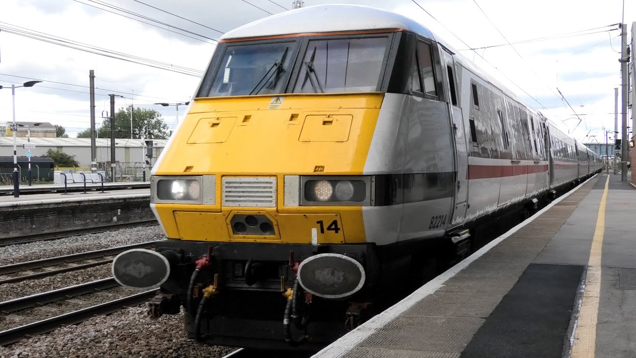 The new livery for LNER class 91's and mk4 sets. - YouTube