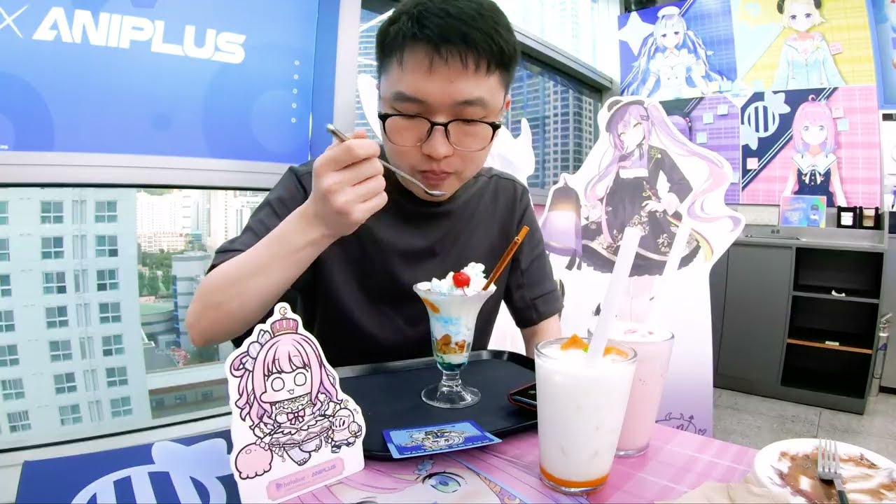 I check out Gen4's New Look - hololive Collab Cafe in Korea - YouTube