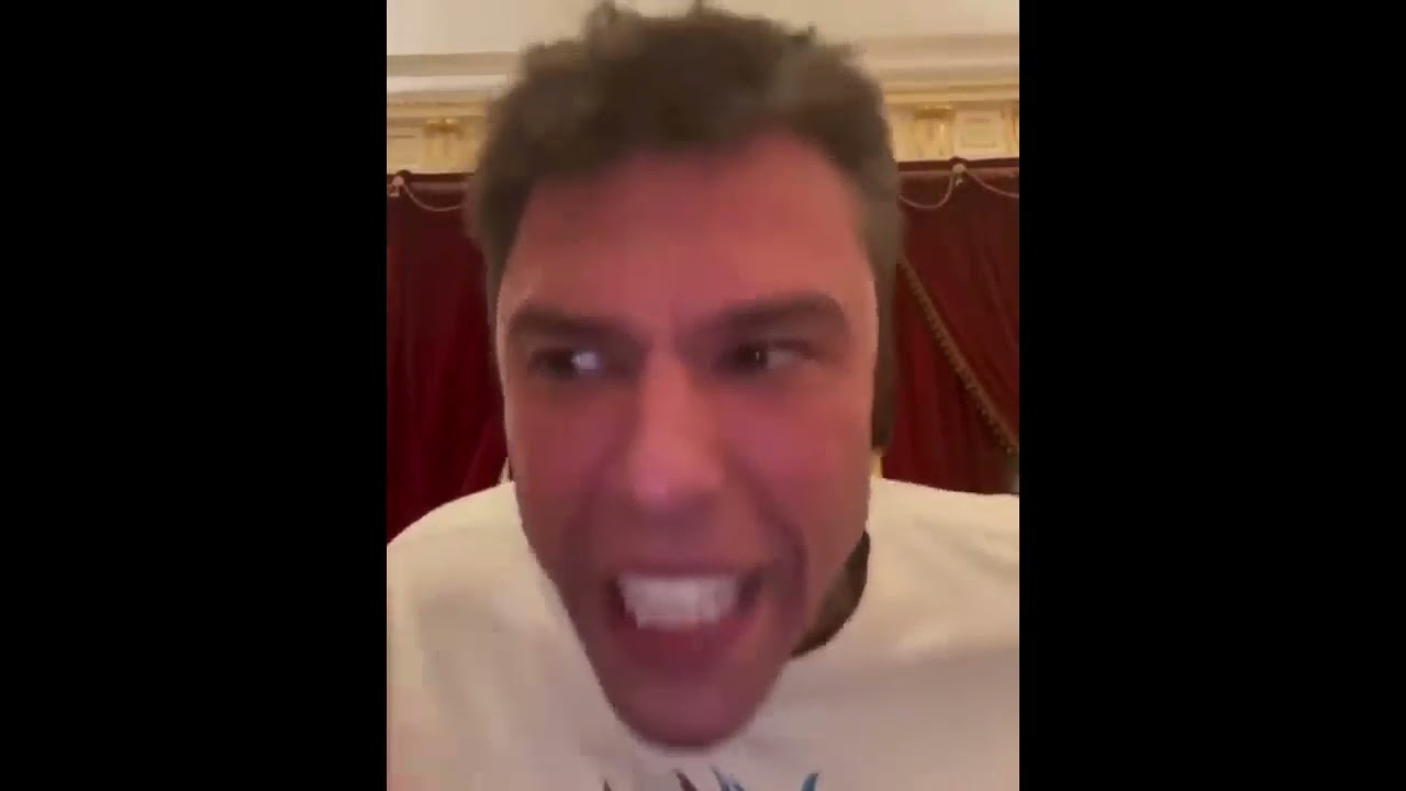 Fedez non è mai stato a Napoli in Via Brombeis #Shorts - YouTube