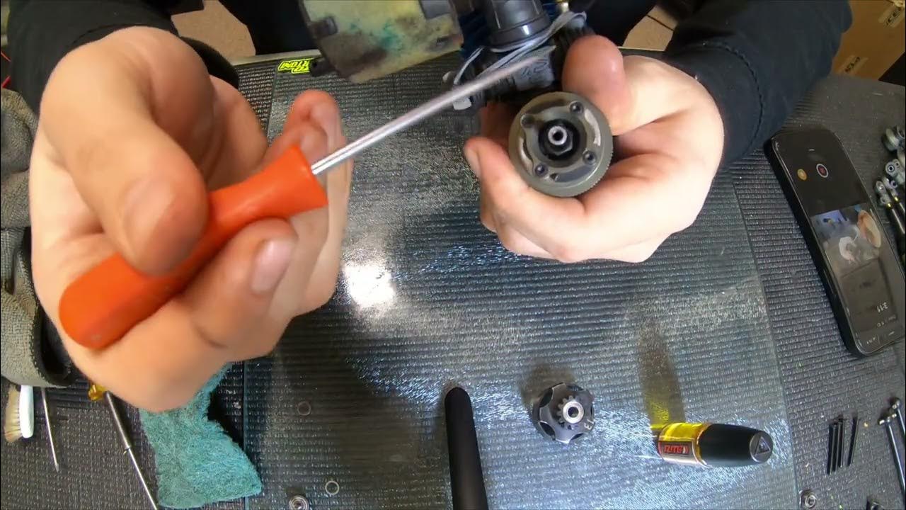 Nitro R/C Clutch Maintenance || Enzo Albertoni - YouTube