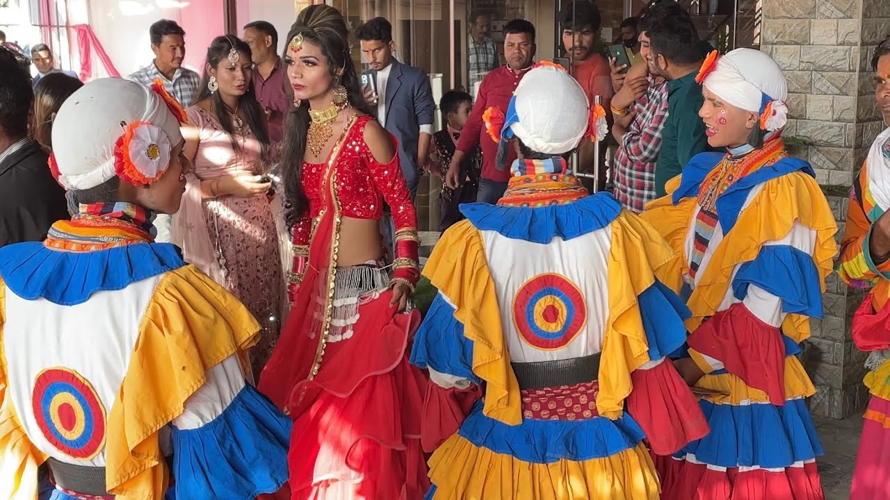 Kumaoni Chaliya Dance - Uttarakhandi Superhit Chholiya - YouTube