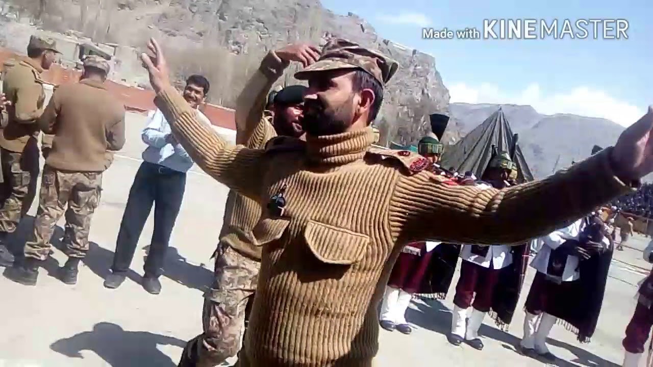 Pak Army Officers Amazing dance in Skardu on 23 March - YouTube