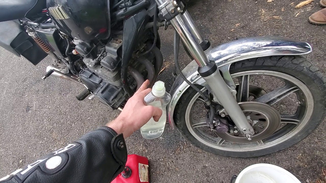 How to test if a motorcycle is running on all cylinders - YouTube