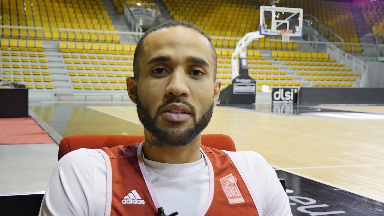 Zack Wright a un message pour la #SIGArmy - YouTube