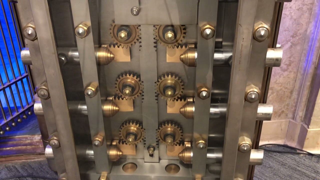 Inner workings of a bank vault door from the late 1800’s - YouTube