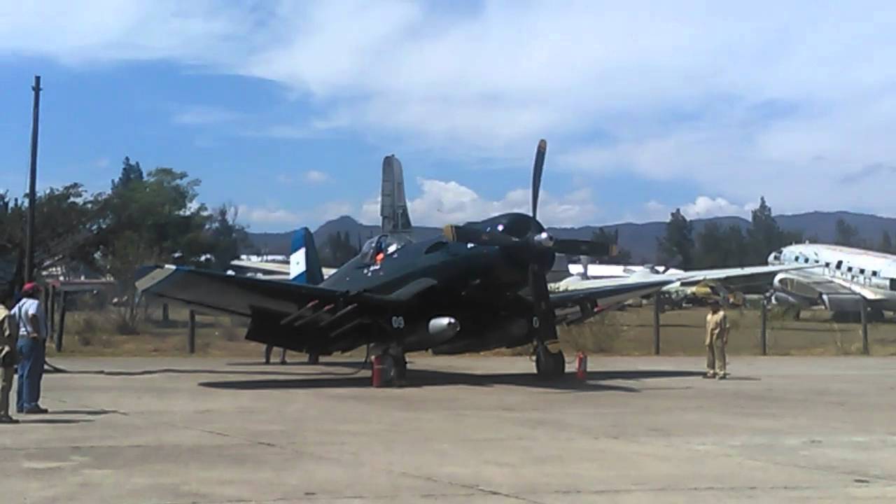 Corsario FAH-609 F4U-5 - YouTube
