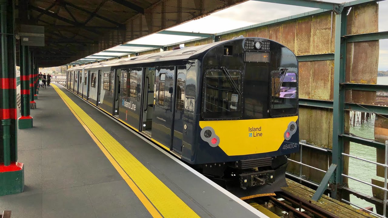 Island Line Class 484 (D Stock) arriving at Ryde Pier Head - YouTube