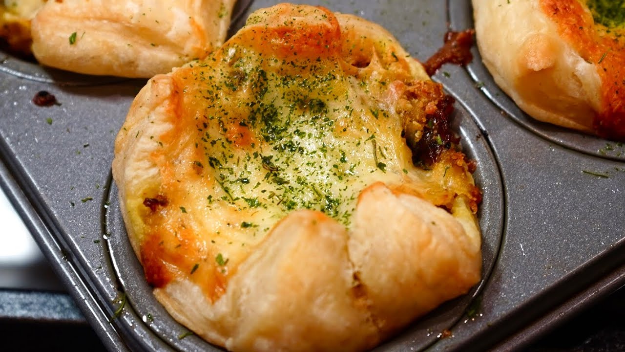 SPICY CHEESY POTATO PUFFS (EASY & DELICIOUS) | MASALA ALOO PUFFS - YouTube