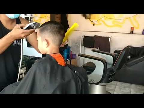 Expresi menegangkan dava saat cukur rambut :D