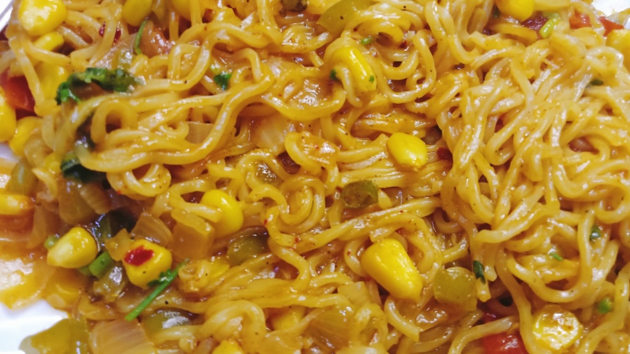 Monsoon Special Cheese Corn Maggie Masala | Chilli Garlic Maggi ...