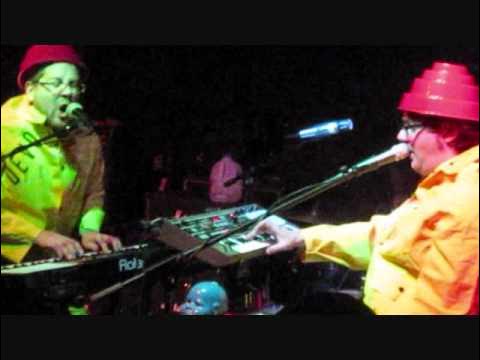 "Jerkin Back n Forth" by Re-evolution (DEVO cover band) - YouTube